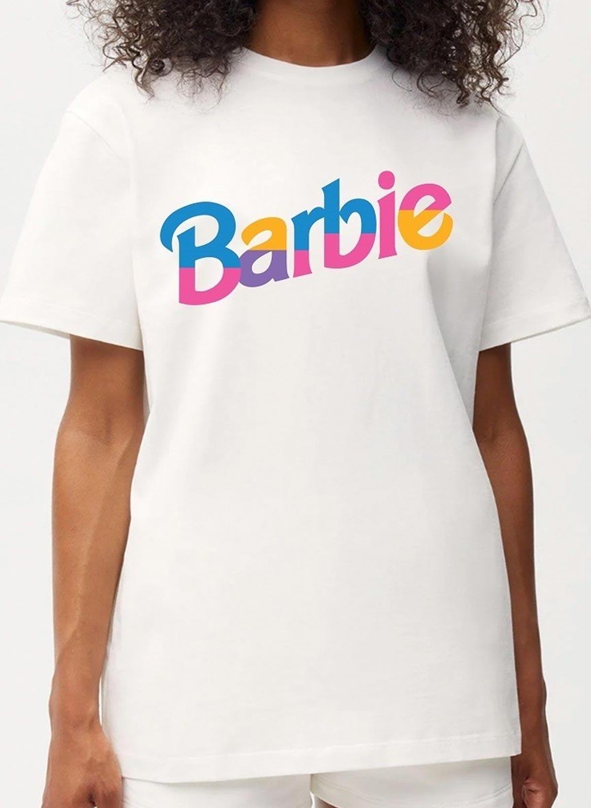 Barbie Logo Stuttermabolur - Curvy & Stout