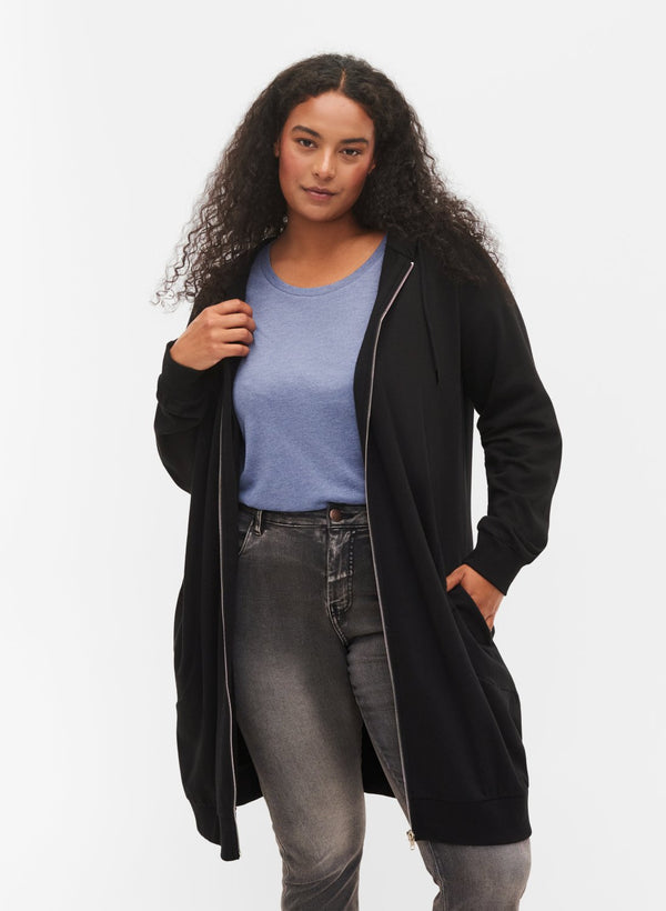 Shelly Hettupeysa - Curvy & Stout